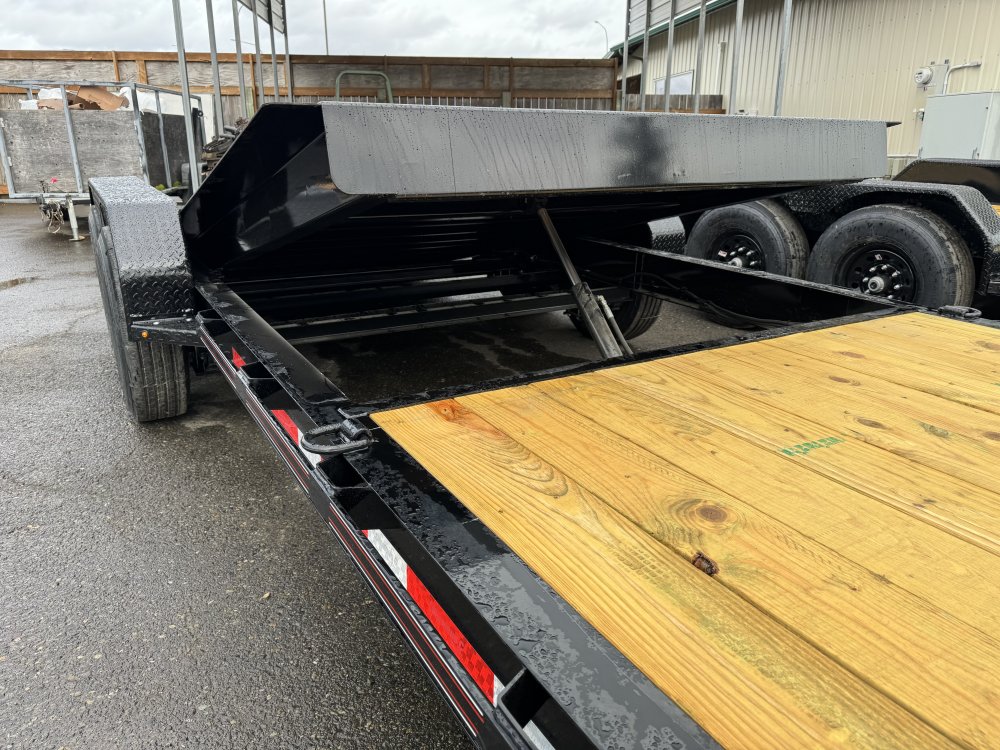 Diamond C 82x22 14,900 Flatbed
